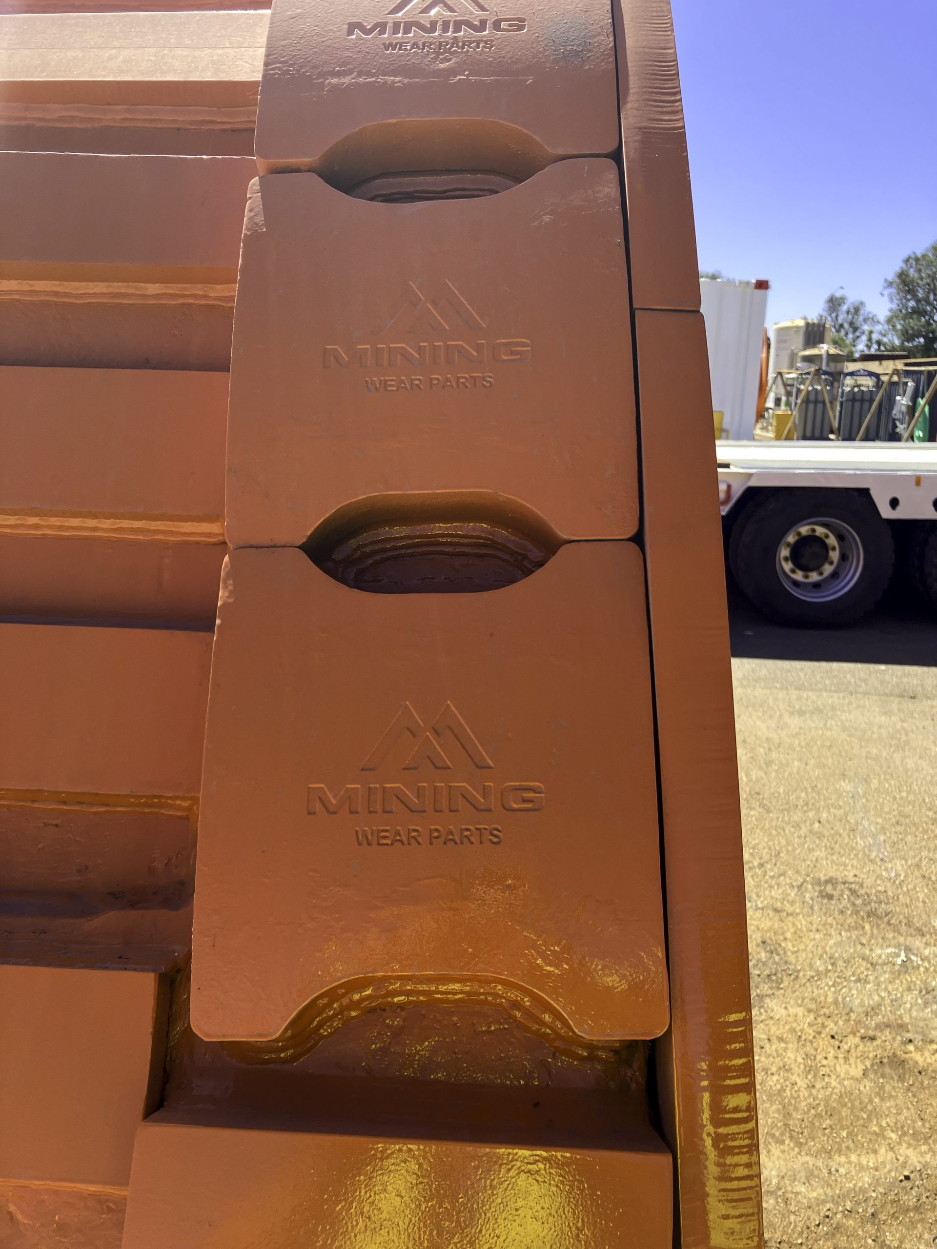 Redesigned Heel Tiles Improve Bucket Durability - Mining Wear Parts